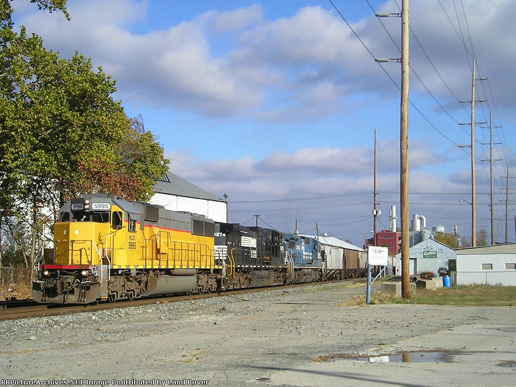 HLCX 5995 On NS 44 A